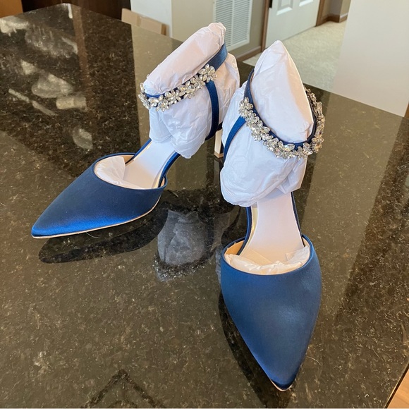 Badgley Mischka | Shoes | New Badgley Mischka Esmeralda Embellished ...